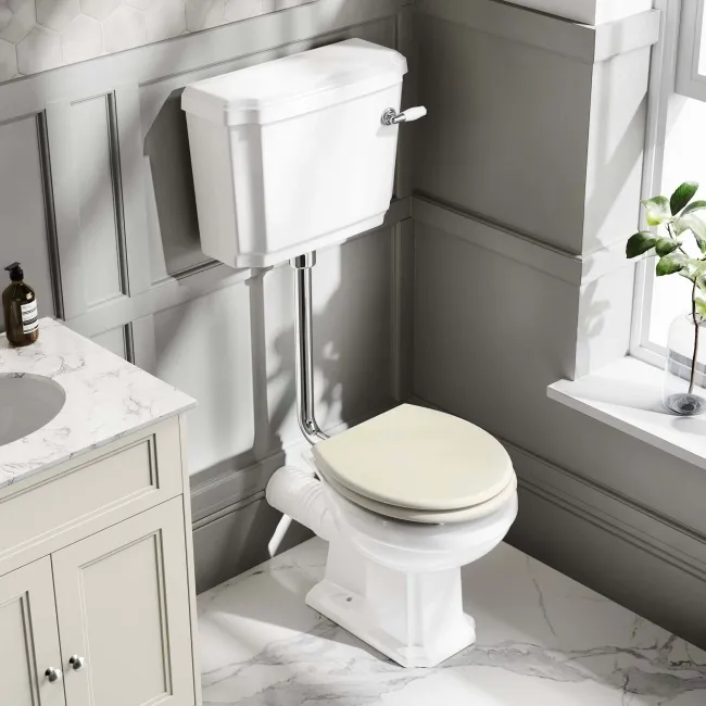Hudson Traditional Toilet With Low-Level Cistern and Chalk White Wooden ...