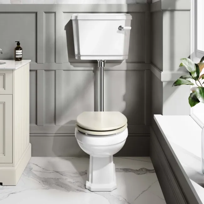 Hudson Traditional Toilet With Low-Level Cistern and Chalk White Wooden ...