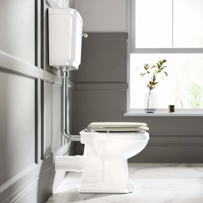 Hudson Traditional Toilet With Low-Level Cistern and Chalk White Wooden ...