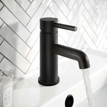 Black Taps | Modern and Sleek | Bathroom Mountain