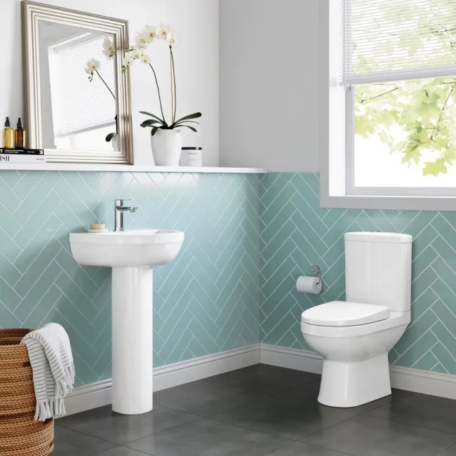 Seattle Close Coupled Toilet With Soft Close Seat | Bathroom Mountain