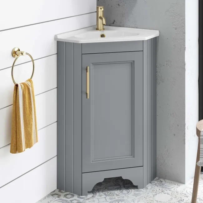 En-Suite Bathroom Ideas for Small Spaces: Compact Layouts, Space-Saving ...